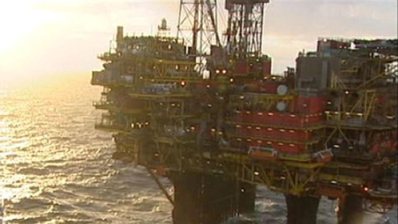 Oil worker dies after falling from North Sea rig