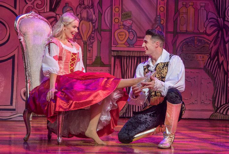 Oh yes it is! Your guide to the top pantos this Christmas – STV News